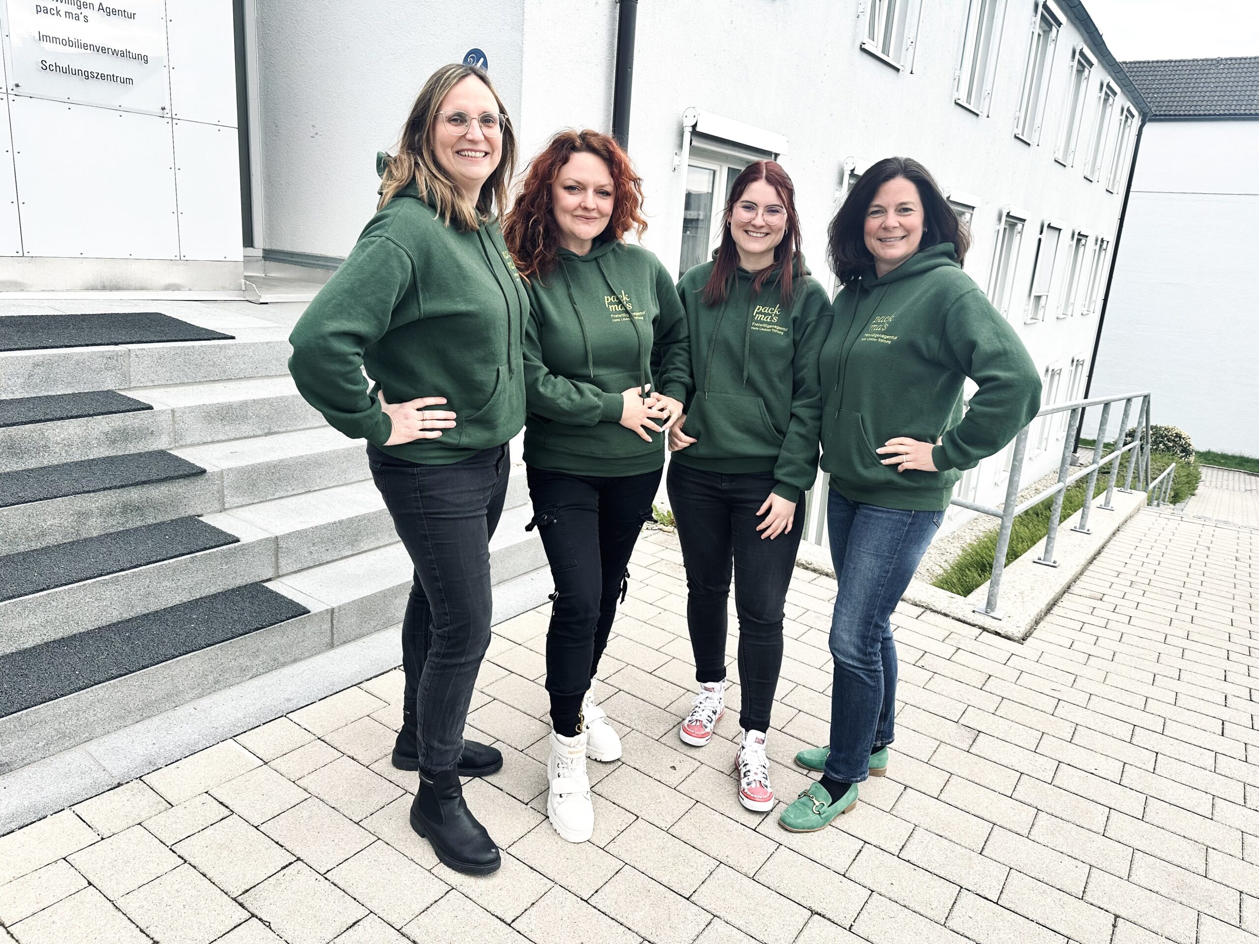 Cooles Outfit für die Öffentlichkeitsarbeit - Packmas