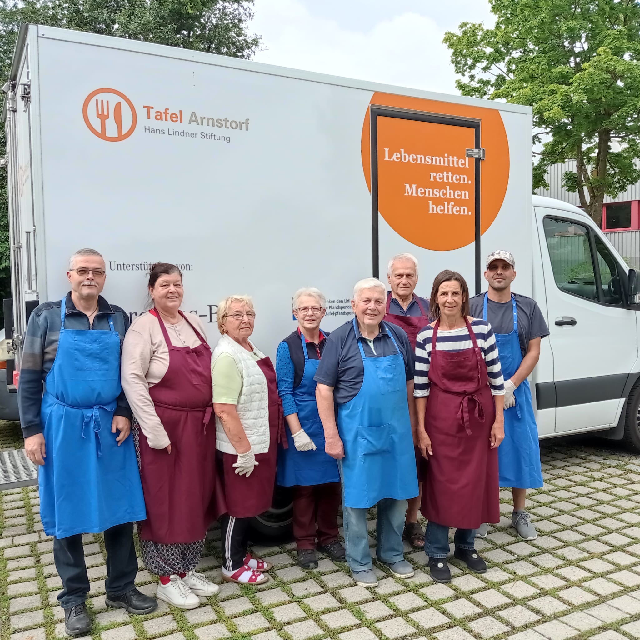 Ausgabestelle Pfarrkirchen: Mariele Stranzinger und ihr Team - Packmas